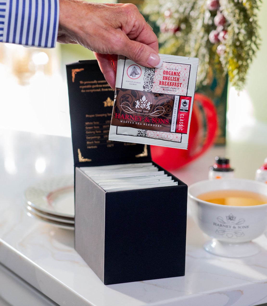 Harney Heritage – Wrapped Sachet Sampler Black Box – The Reading Spa
